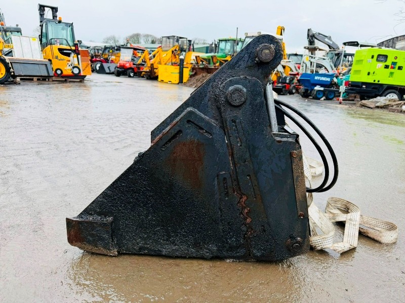 BOBCAT 3 IN ONE BUCKET* TO SUIT SKIDSTEER*YEAR 2012*VIDEO* | eBay UK