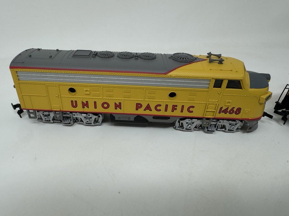 Bachmann HO Scale 61600 Union Pacific 1468 UP F9 Diesel Locomotive ...