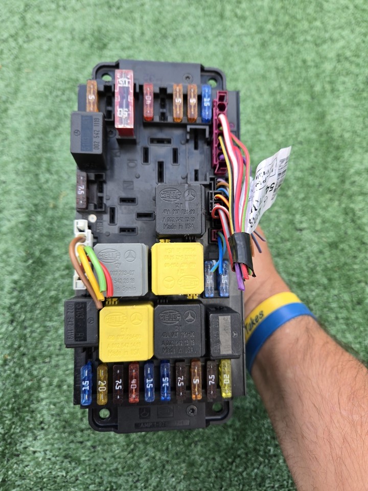01-09 Mercedes W203 C230 C240 CLK500 Front Fuse Relay Box SAM Module ...