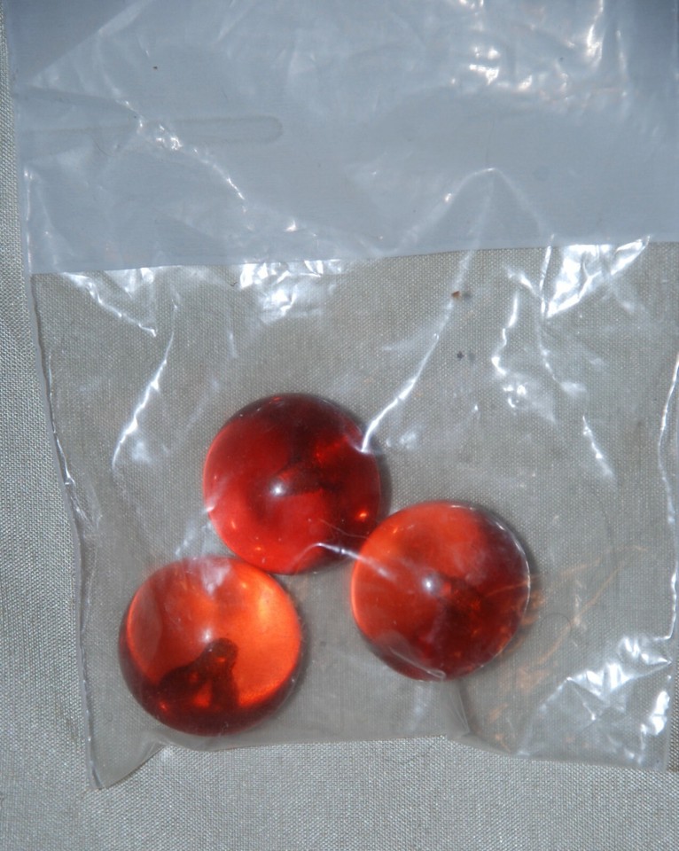 Vintage 3 Red Translucent Acrylic? Ball Buttons Retro Mod 20mm dia Sew ...