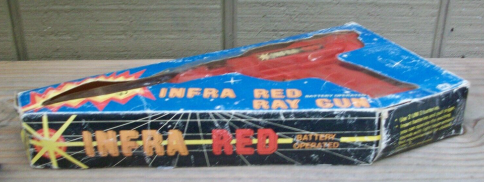 VINTAGE SCI-FI TOY SPACE GUN Battery Operated ORIGINAL BOX Laser Ray ...