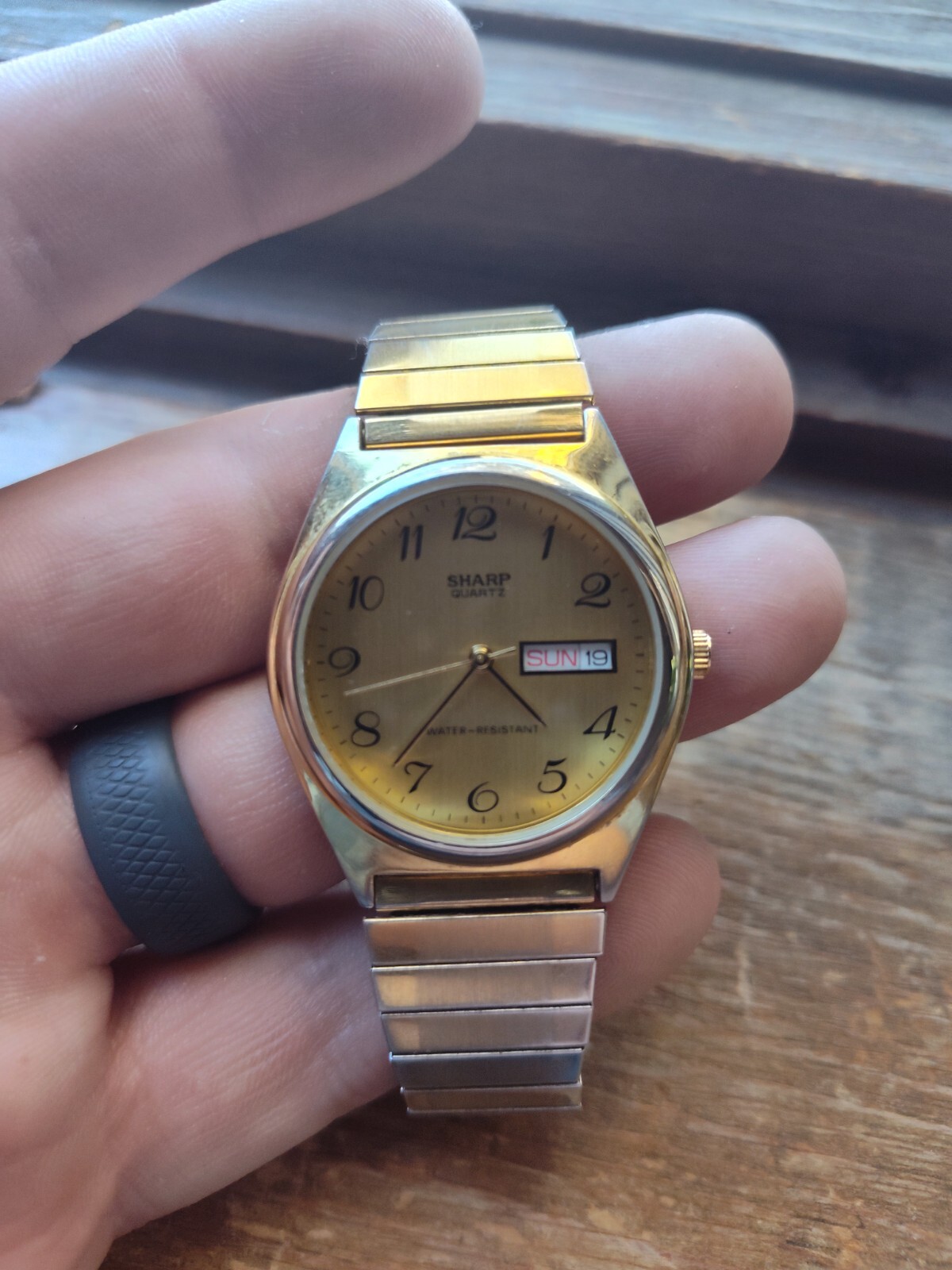 VINTAGE SHARP QUARTZ WATCH - 247242 Date/time Indicator. New Battery ...