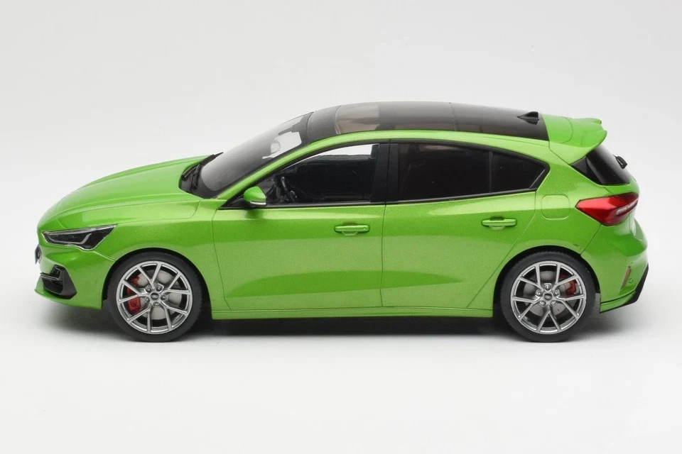 MCG 18452 Ford Focus ST 2022 METALLIC GREEN 1:18 DIE CAST MODEL CAR ...