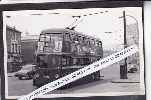 LONDON TRANSPORT - Q1 TYPE TROLLEY BUS NO. 1821 ON ROUTE 657 - PHOTO ...