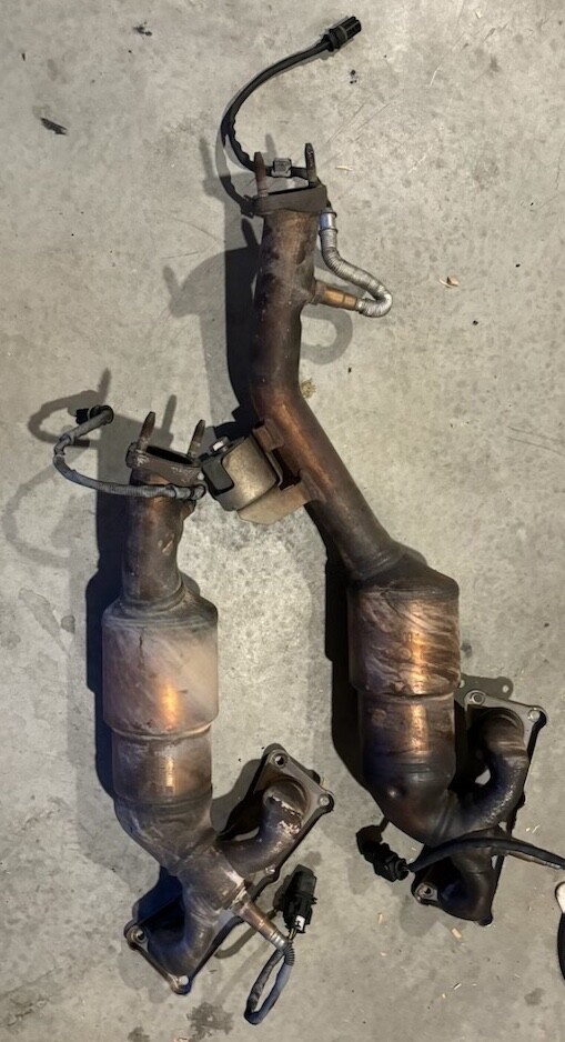 BMW 325i E90 N52 3.0L Manifolds in great condition. With O2 sensors. | eBay