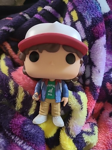 Funko Pop 424 Television Stranger Things Dustin With Compass Toy Figure ...