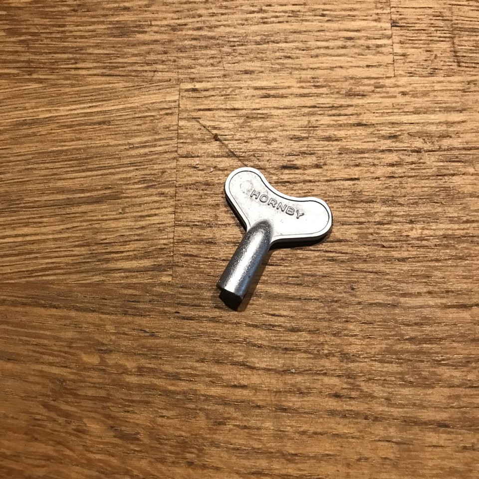 Clef pour petit jouet Hornby Meccano, avion, bateau, clé key moteur ...