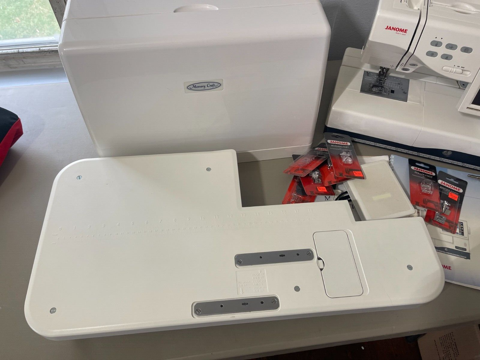 Janome Memory Craft MC 11000 Computerized Sewing Embroidery Machine ...