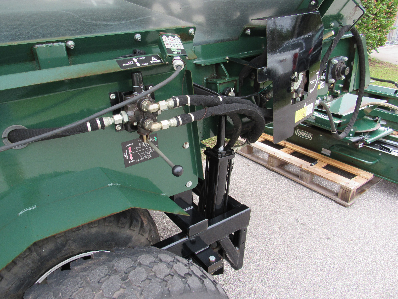 Turfco CR 10 Top Dresser Material Handler Sand Spreader Model # 85540 ...
