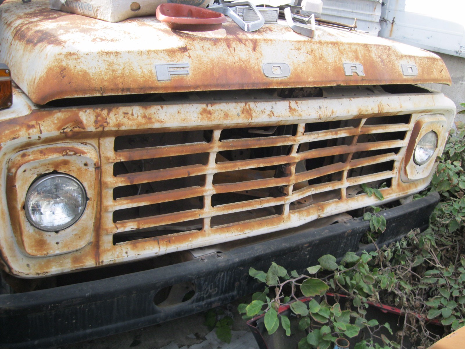 F600 Wrecker Tow Truck BOND ramp 75 Ford with 330 & 4 speed 2 speed ...