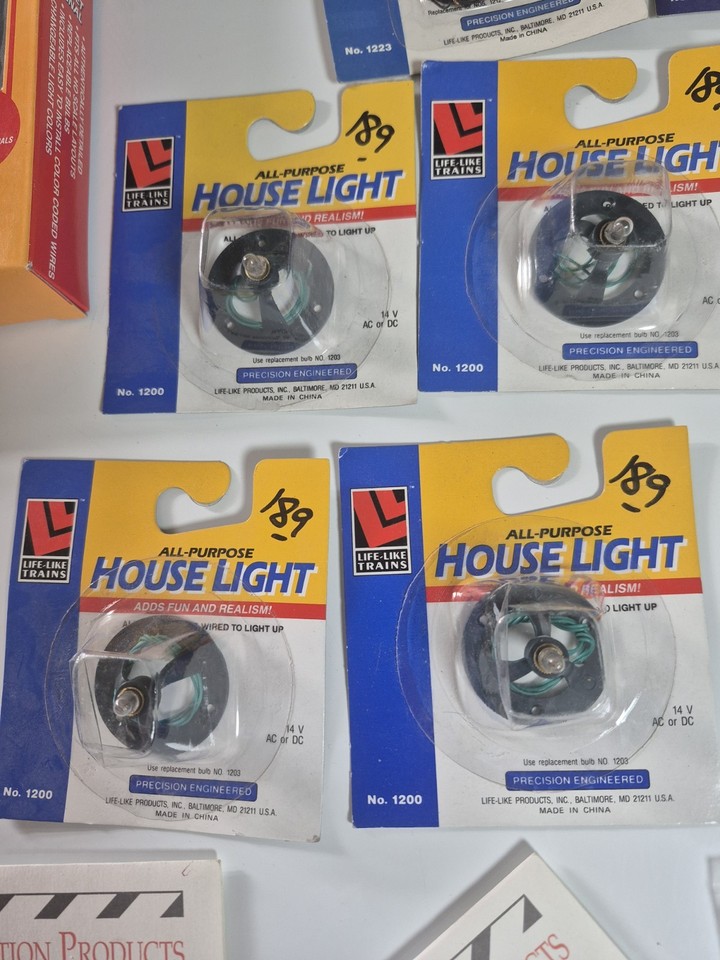 Lot 2 of 23 Vintage HO Scale Lights, Bulbs, Signs and Switches Mobil+ ...