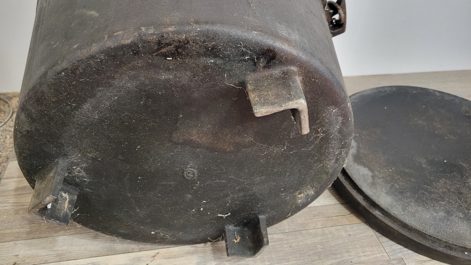 17" MACA Dutch Oven Cast Iron Discontinued Deep Cooking Custom Pot Deer ...