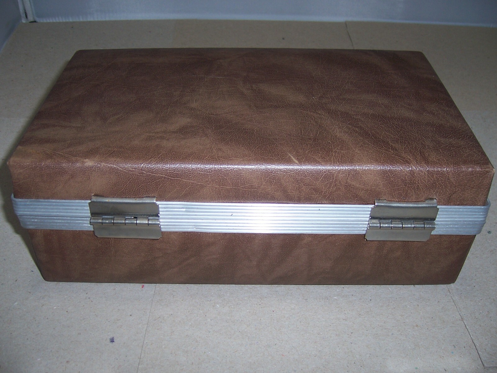 CASSETTE STORAGE CARRY CASE WITH A BONUS LOT OF 12 CLASSIC CASSETTES ...