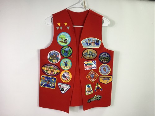 Cub Scout Red Felt Vest Men Size M 18 Patches Survivor Trails End ...