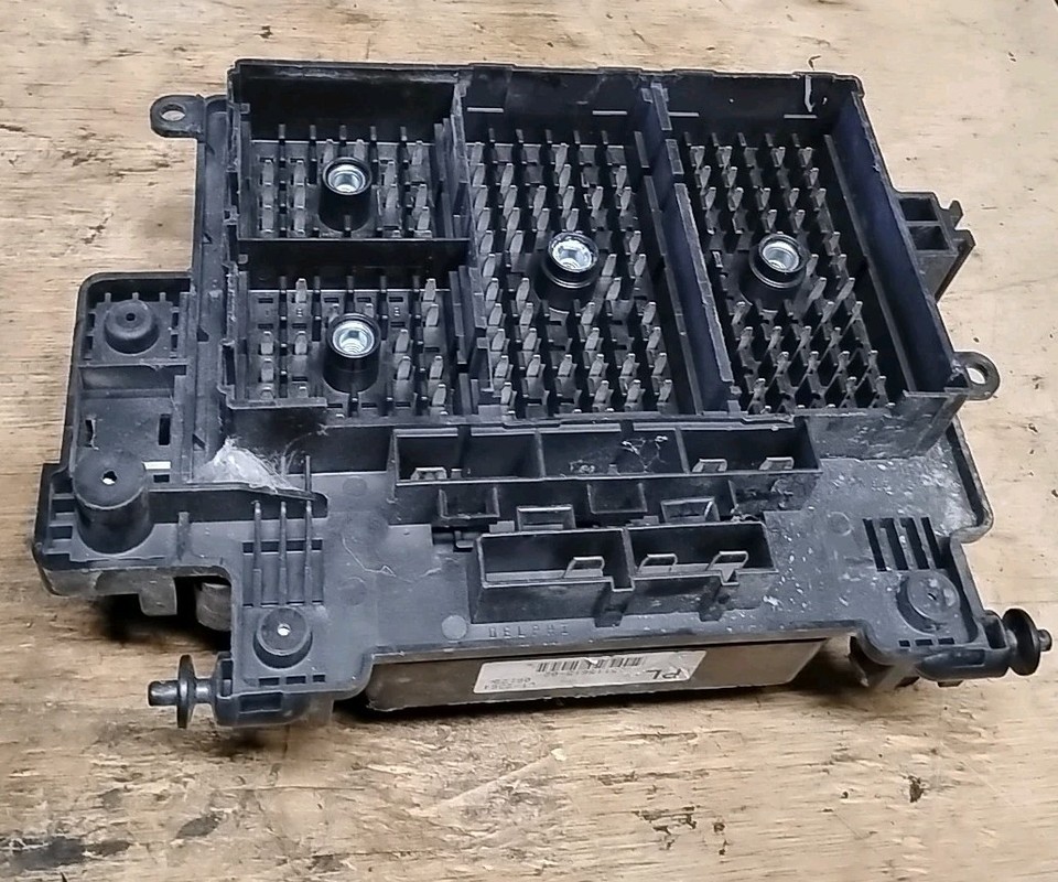 2003-06 Chevy Silverado/GMC Sierra FUSE BOX RELAY JUNCTION BLOCK ...
