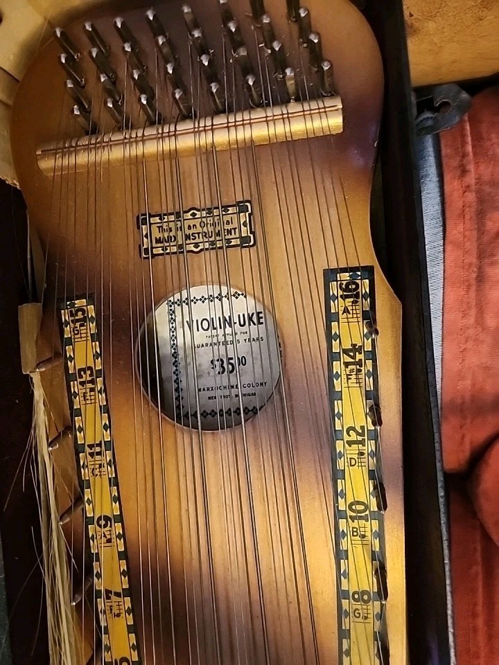 VINTAGE MARXOCHIME COLONY VIOLIN UKE W/BOW IN BOX, VINTAGE MUSIC SHEETS ...