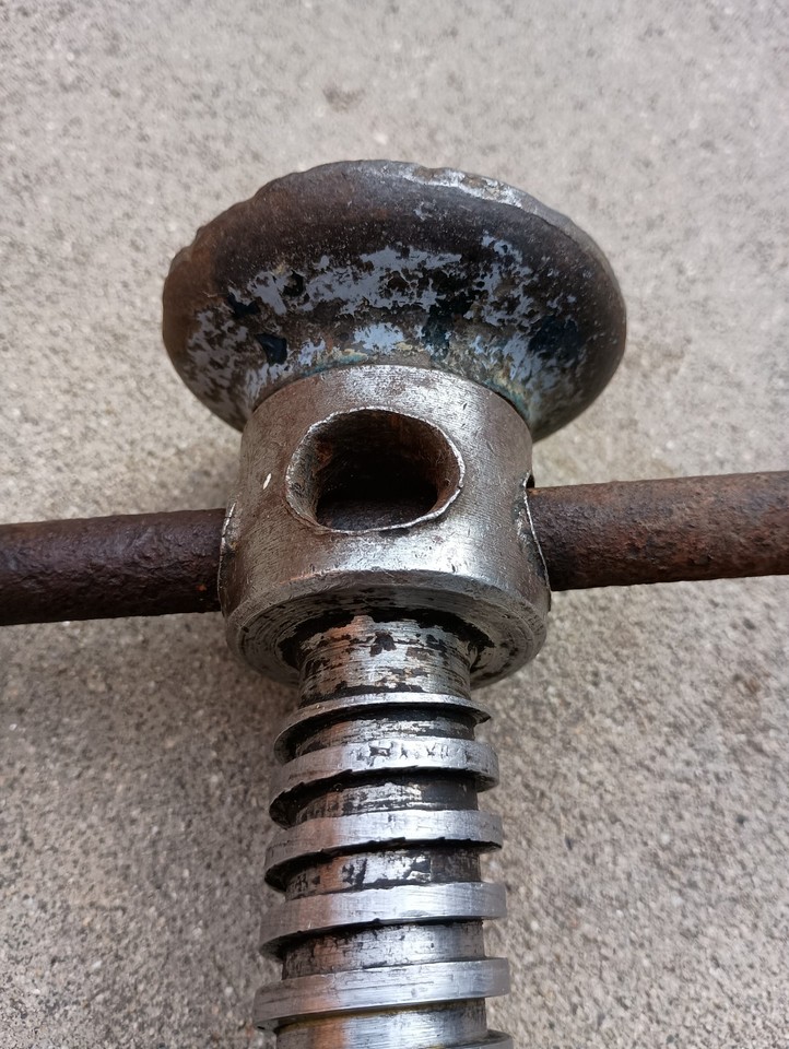 Vintage Vulcan Brand, 1 1/4x8, I I & B Co. Cast Iron Screw Jack ...