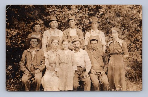 "Thrashing Crew" Interesting Group of Washington Wheat Farm Workers ...