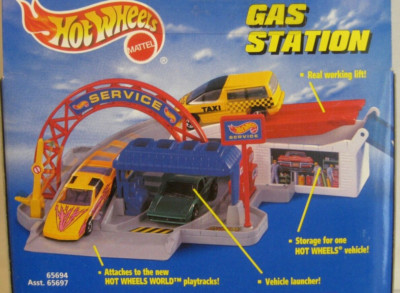 HOT WHEELS GAS STATION PLAYSET w/ EXCLUSIVE CAR~ CORVETTE ON CAR LIFT ...