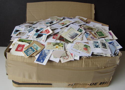 GERMANY - EXTENSIVE COLLECTION OF MID/MODERN STAMPS ON CLIPPINGS ...