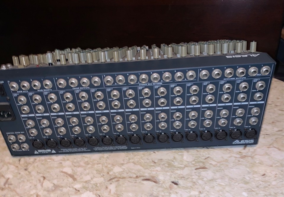ALESIS Studio 32 Professional 16 Chanel Analog Audio Mixer Console ...