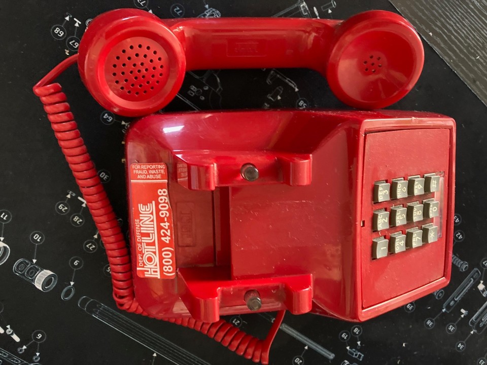 RED HOT LINE Touch Tone Phone for DOD classified use in the era of ...