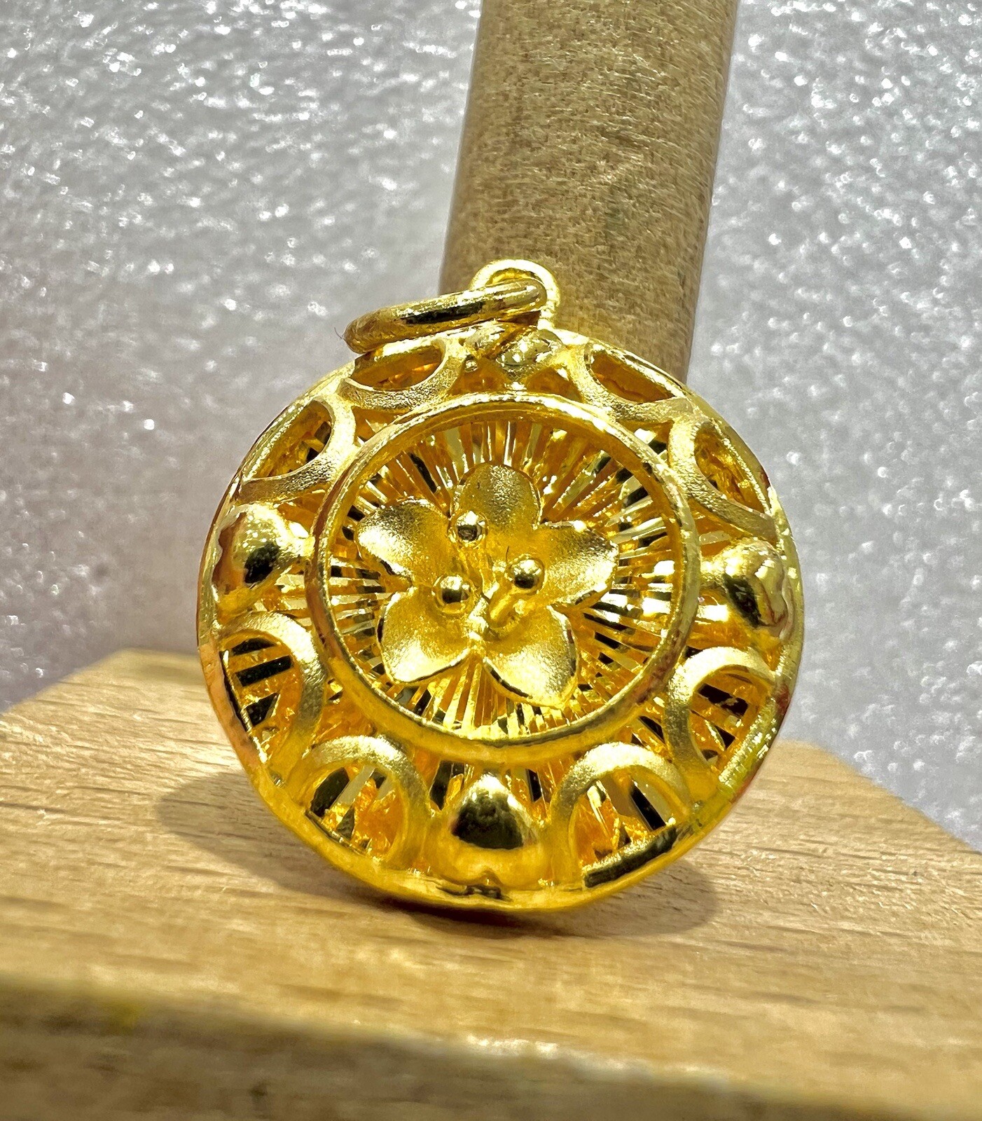 24K Yellow Gold Round Flower Pendant/ Charm | eBay UK