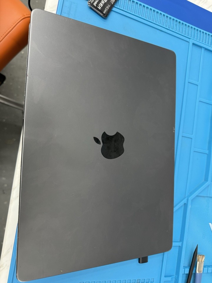 Apple MacBook Pro 14-inch M3 Pro Chip Laptop 18GB RAM, 512GB SSD, Space ...
