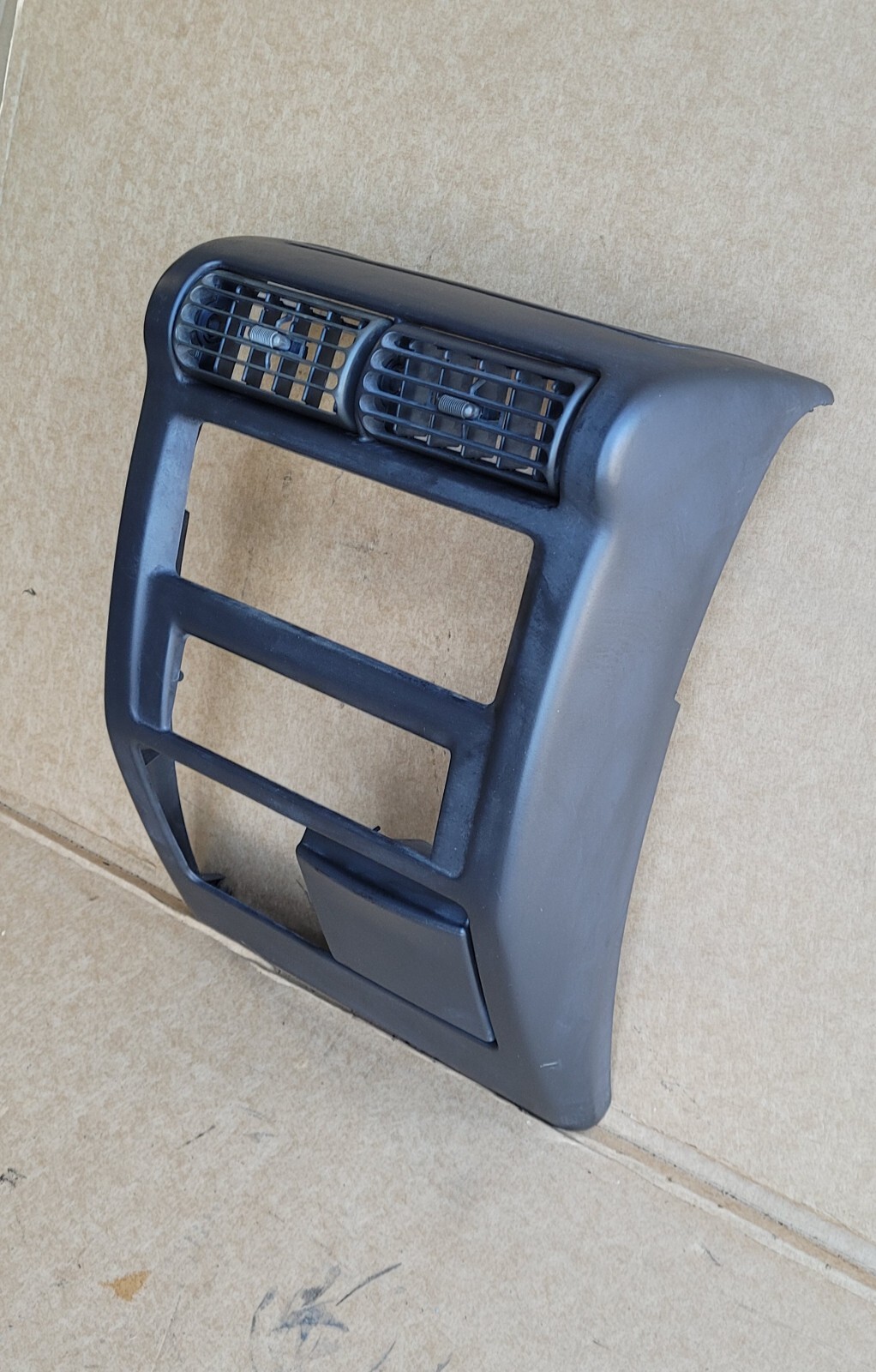 1997-2002 Jeep TJ Wrangler OEM RADIO BEZEL RADIO CENTRE WITH VENTS ...
