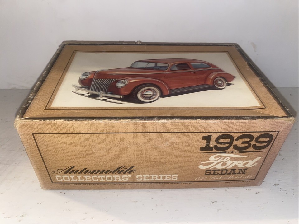 AMT 1939 Ford Sedan Automobile Collectors Series Car Model Kit | eBay