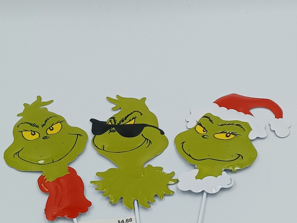 Grinch Yard Stakes Grinch Outdoor Christmas Decor At Lowes.com