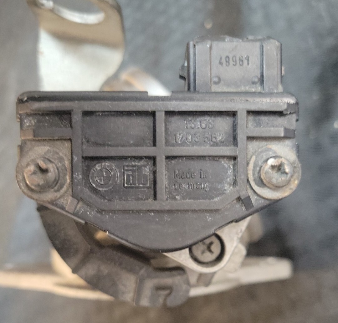 BMW 5 7 E39 E38 M52 Secondary Throttle Body and Carrier, ASC+T Traction ...