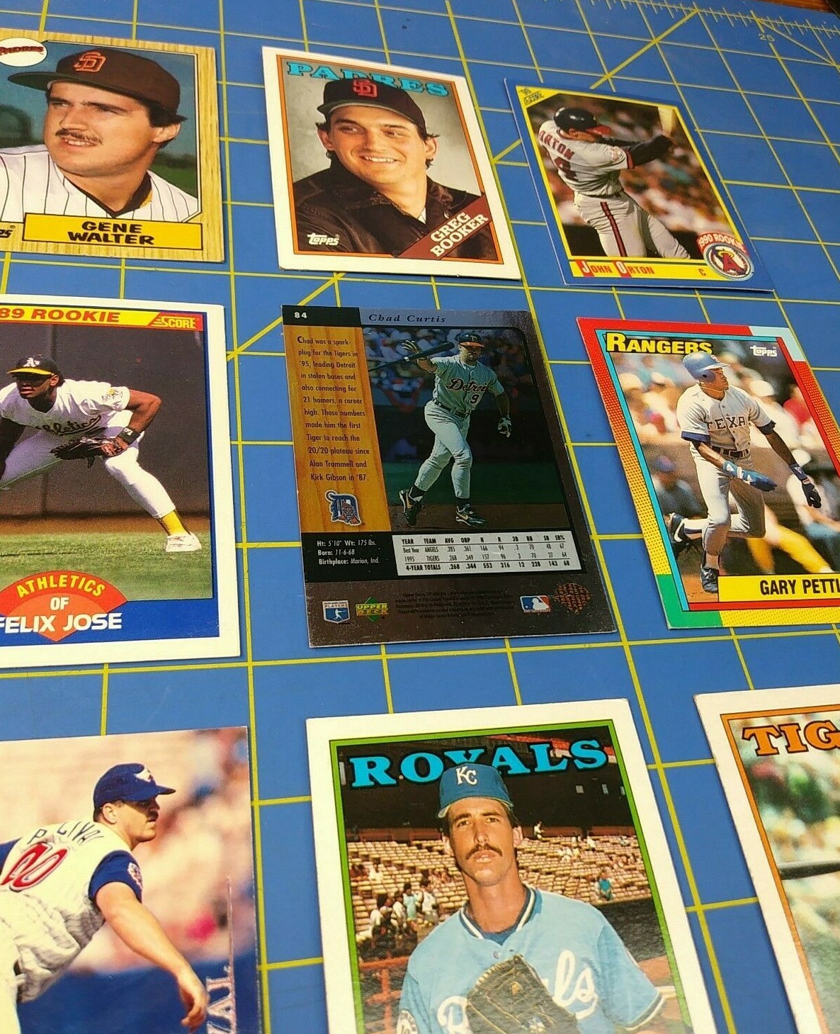Lot of 21 Cards baseball cards. Topps. Dwight Evans 158 Jason Dickson ...