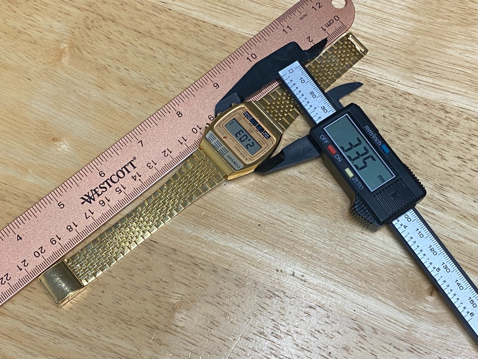 Unused Vintage Convoy Men Gold Tone Barrel Digital Quartz Alarm Watch ...