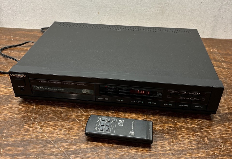 MAGNAVOX CDB-482 Compact Disc CD Player - Tested W/ Remote - Eye ...