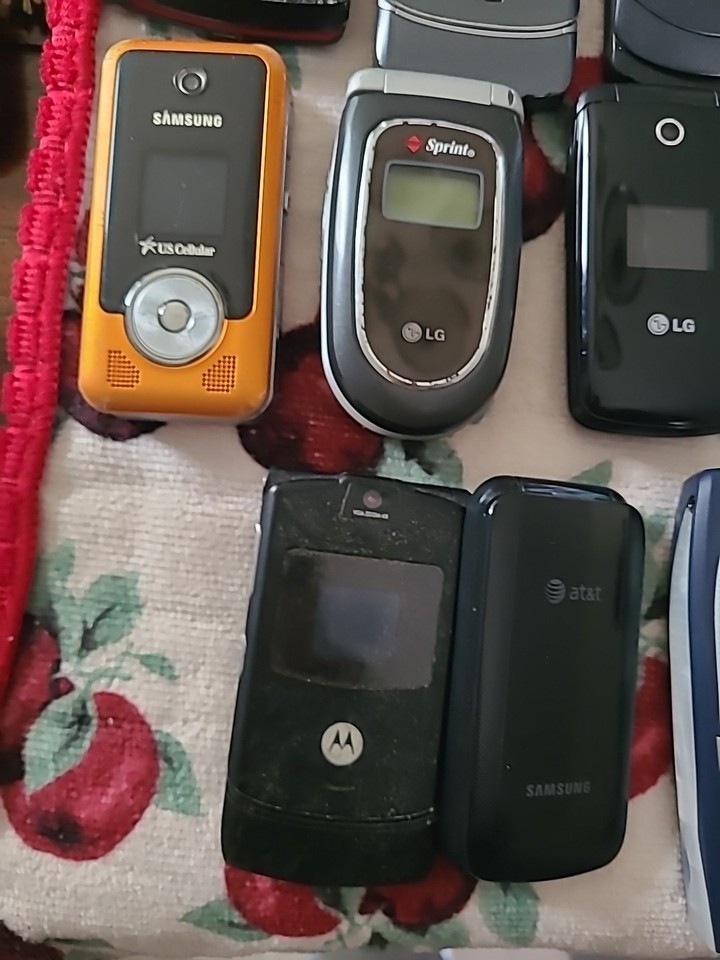 Lot of 21 Samsung/lg/nokia/ Motorola Flip Cell Phones Untested | eBay