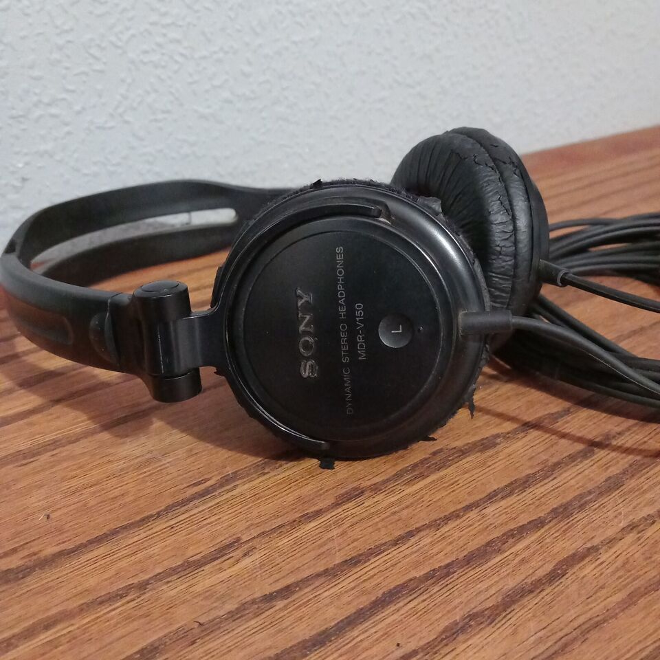 Sony MDR-V150 On-Ear Wired DJ Monitoring Headphones- Dynamic Stereo ...