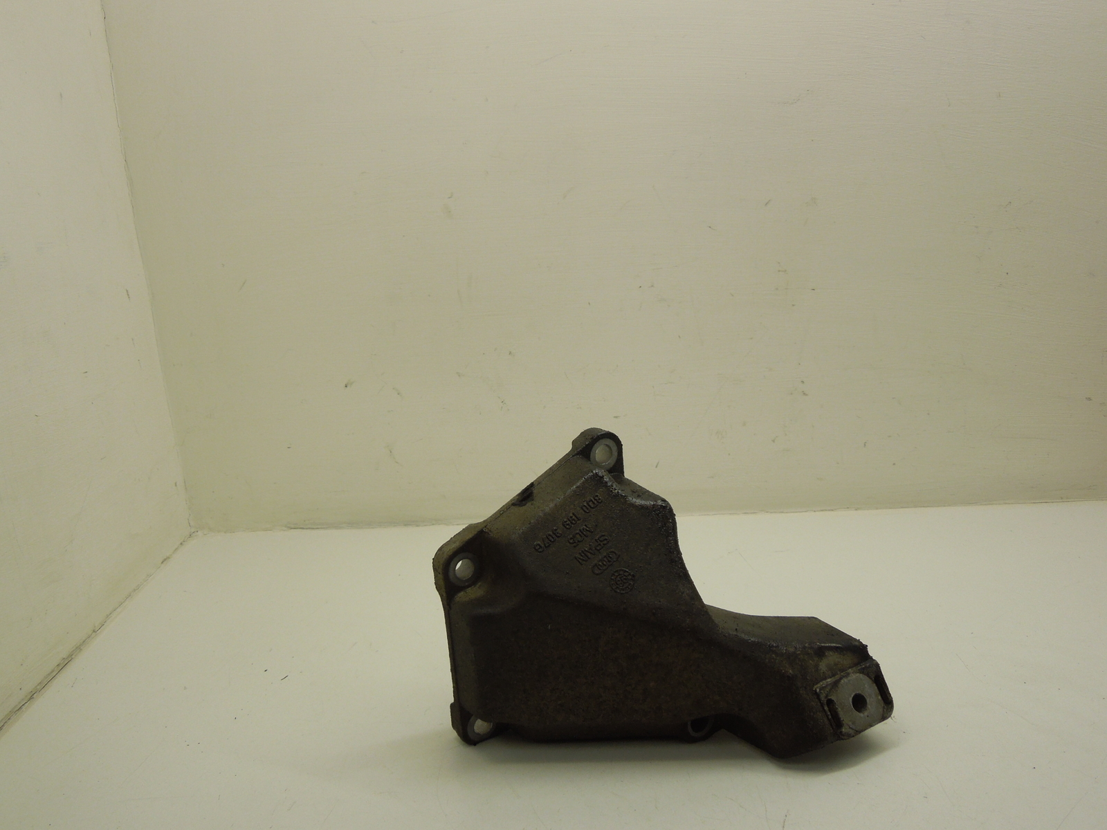 VW Passat B5 V6 NS Left Engine Mount Bracket 8D0199307G | eBay