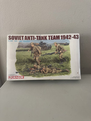 Dragon 6049 1/35 Soviet Anti-Tank Team 1942-43. Sealed | eBay