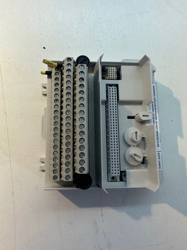 3BSE013234R1 ABB TU830V1 SPS Erweitertes Modul Abschlusseinheit ABB ...