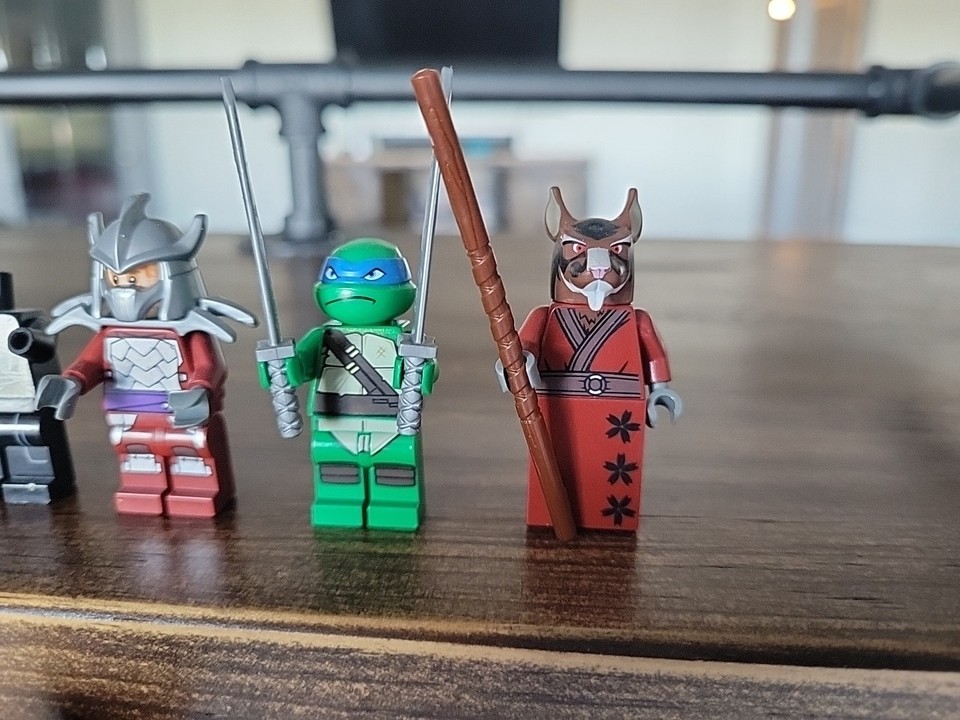 LEGO TMNT Minifigures Shredder, Leonardo, Master Splinter, Foot Soldier ...