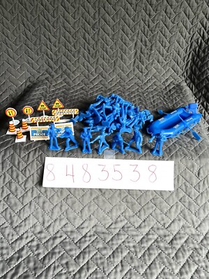 Vintage TOY LOT of 51 Pieces Plastic 2” BLUE POLICE OFFICERS COPS, BOAT ...
