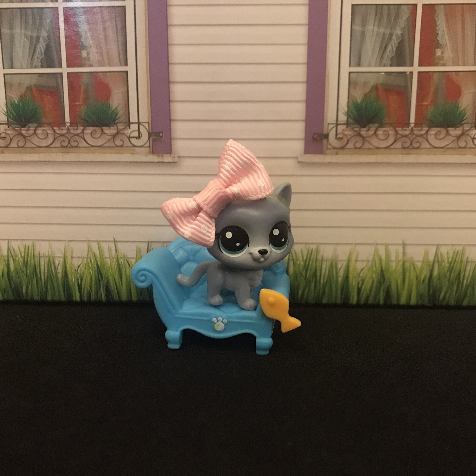 1 Littlest pet shop Sonia Siberio Kitty Cat 2-82 Diva Squat mini lps G6 | eBay
