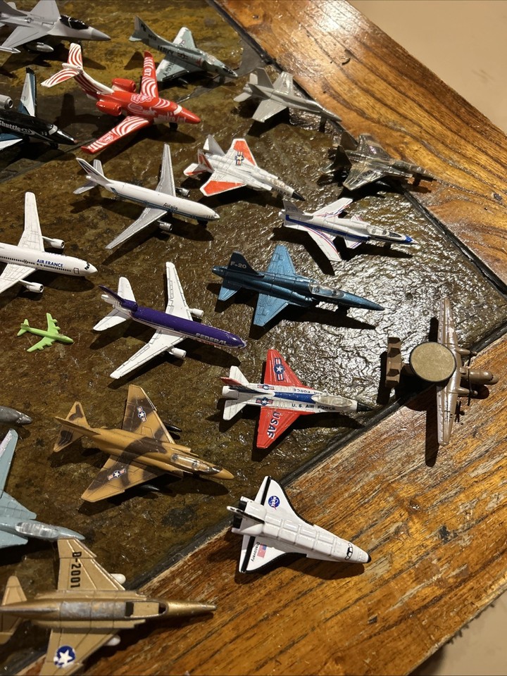 Lot of 40 Diecast Planes Military & Commercial Matchbox Road Champs ...