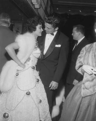 Marla English Wearing A Christmas Tree-Themed Dress American Actor- Old ...