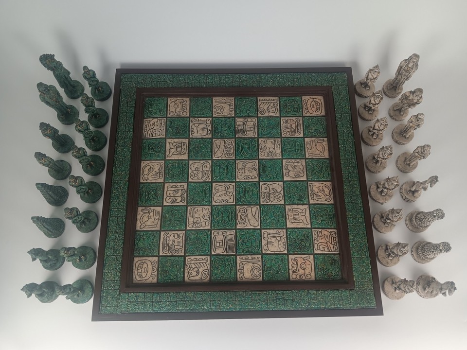 Resin Aztec vs Spain Chess Set - Wooden Board - Red Felt Bottom Pieces ...