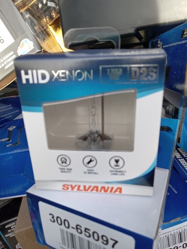 SYLVANIA - D2S SilverStar zXe HID (High Intensity Discharge) Headlight ...