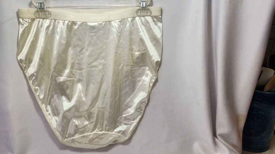 VINTAGE VENCHELLE HI CUT SHINY SECOND SKIN PANTIES IVORY LYCRA SZ 10 ...