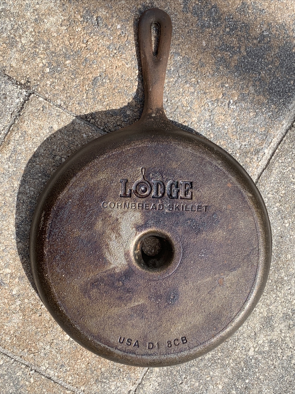 9" LODGE CORNBREAD CAST IRON SKILLET PAN D1 8CB | eBay