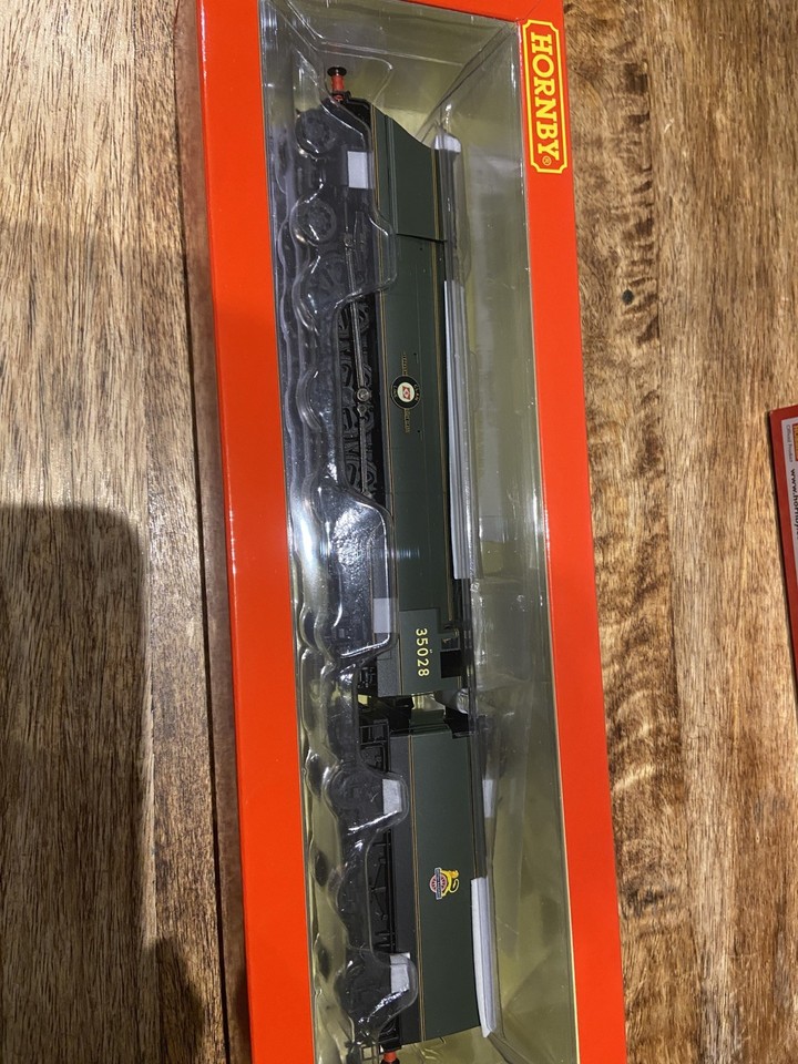 Hornby R3436 (early) BR 4-6-2 Merchant Navy Class Clan Line 35028 unrun ...